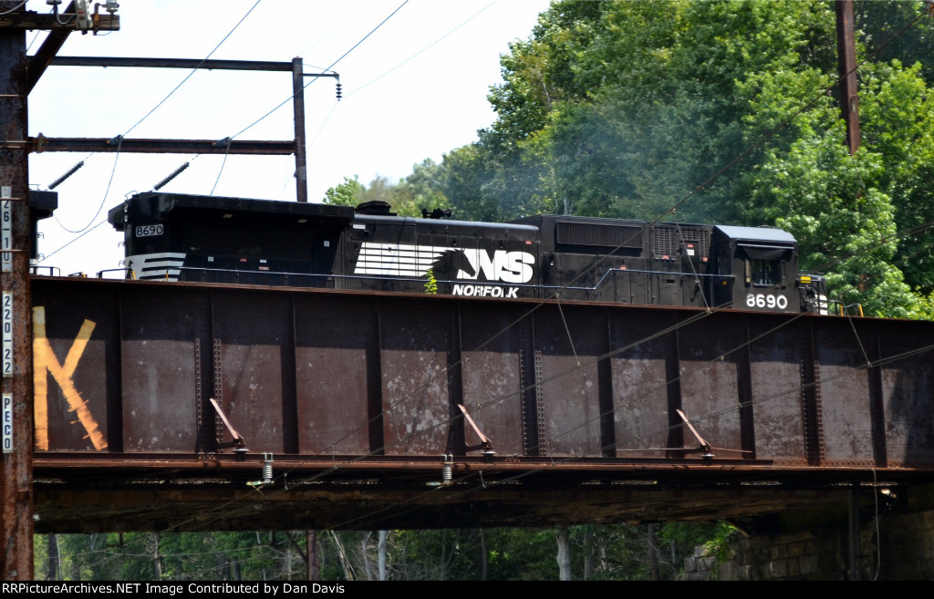 NS C40-8 8690 on 098